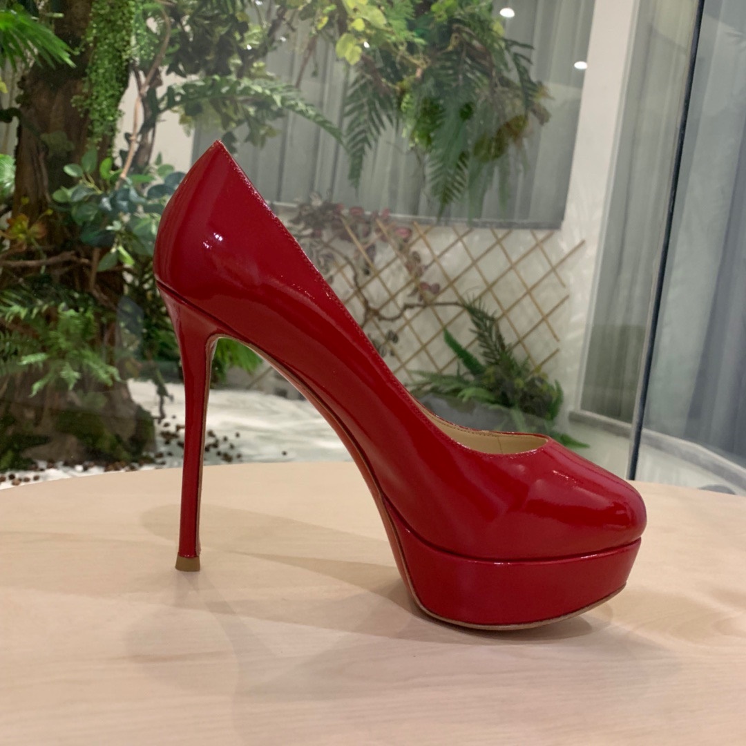 Christian Louboutin classic hate sky high Red